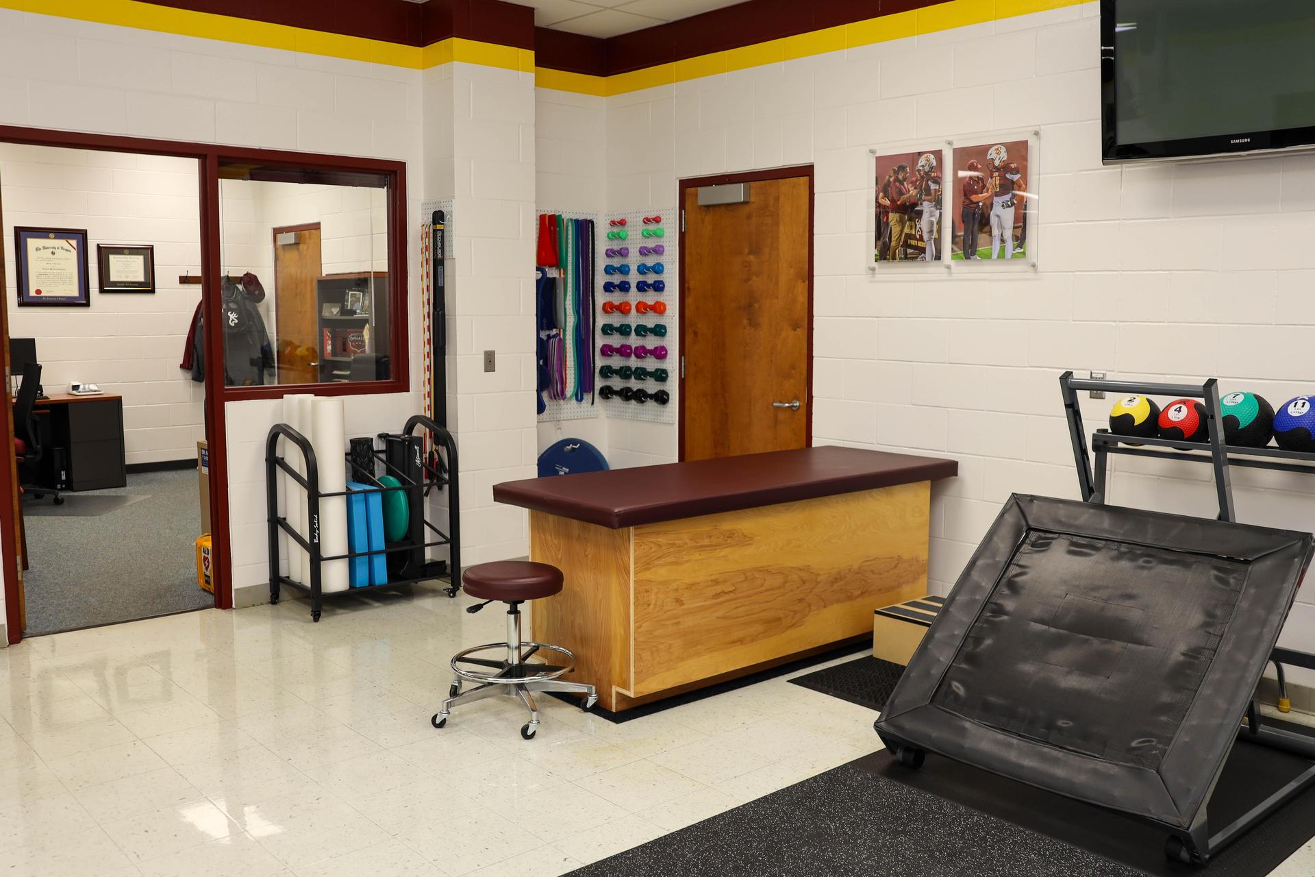 Jim Davidson Athletic Training Room – Sports Medicine – Deer Park ...