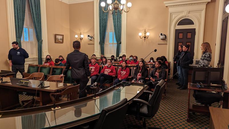 8th Grade visits the Capitol and meets Assemblyperson Liz Ortega ...
