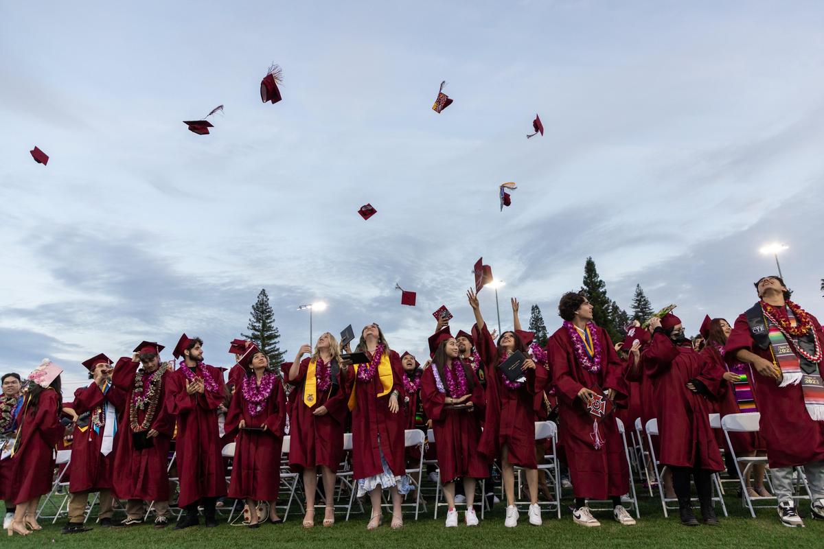 Graduation Photos | Healdsburg High School