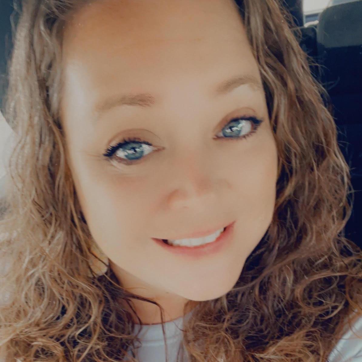 Holly Hollenbeck's Instagram, Twitter & Facebook on IDCrawl