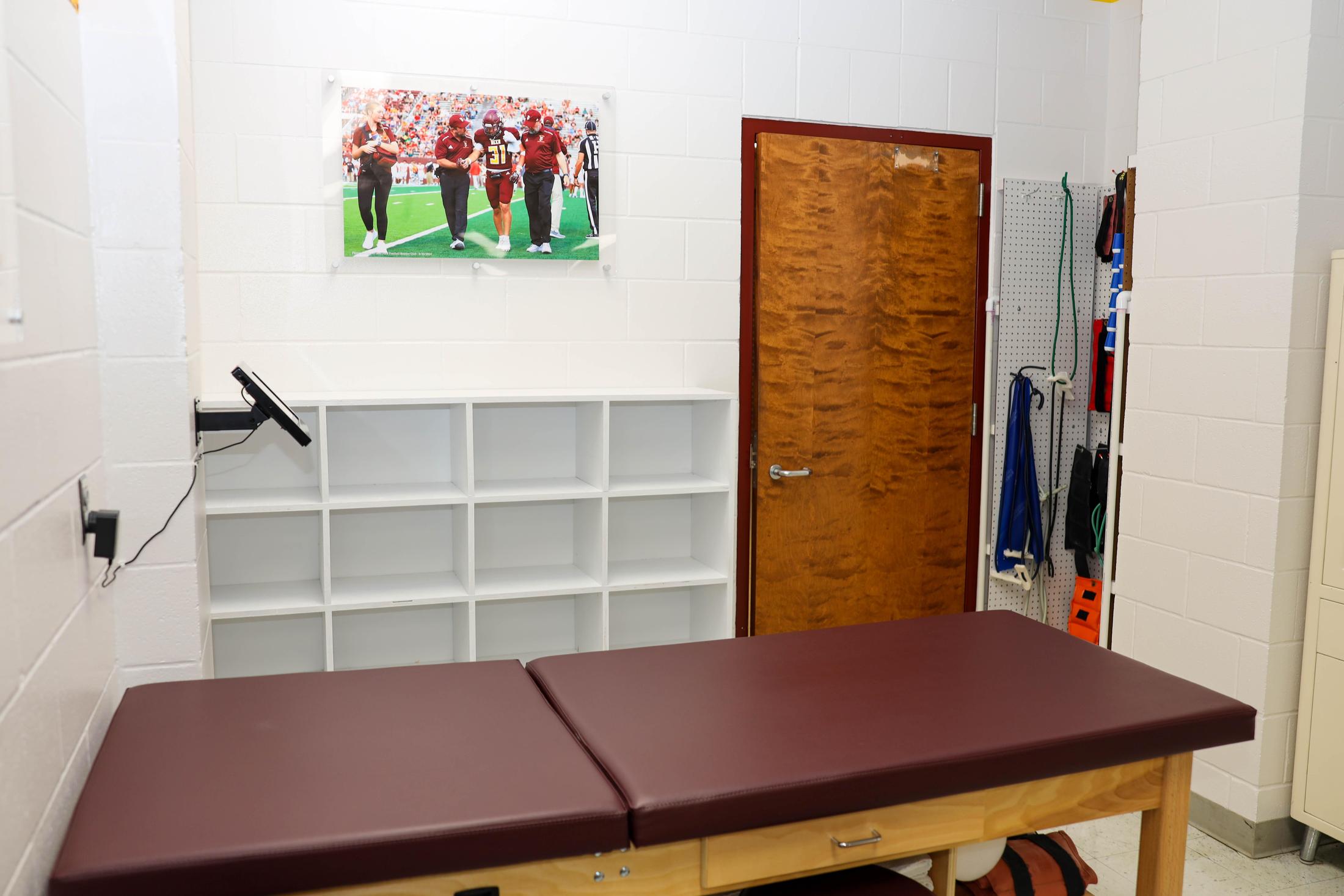 Jim Davidson Athletic Training Room – Sports Medicine – Deer Park ...